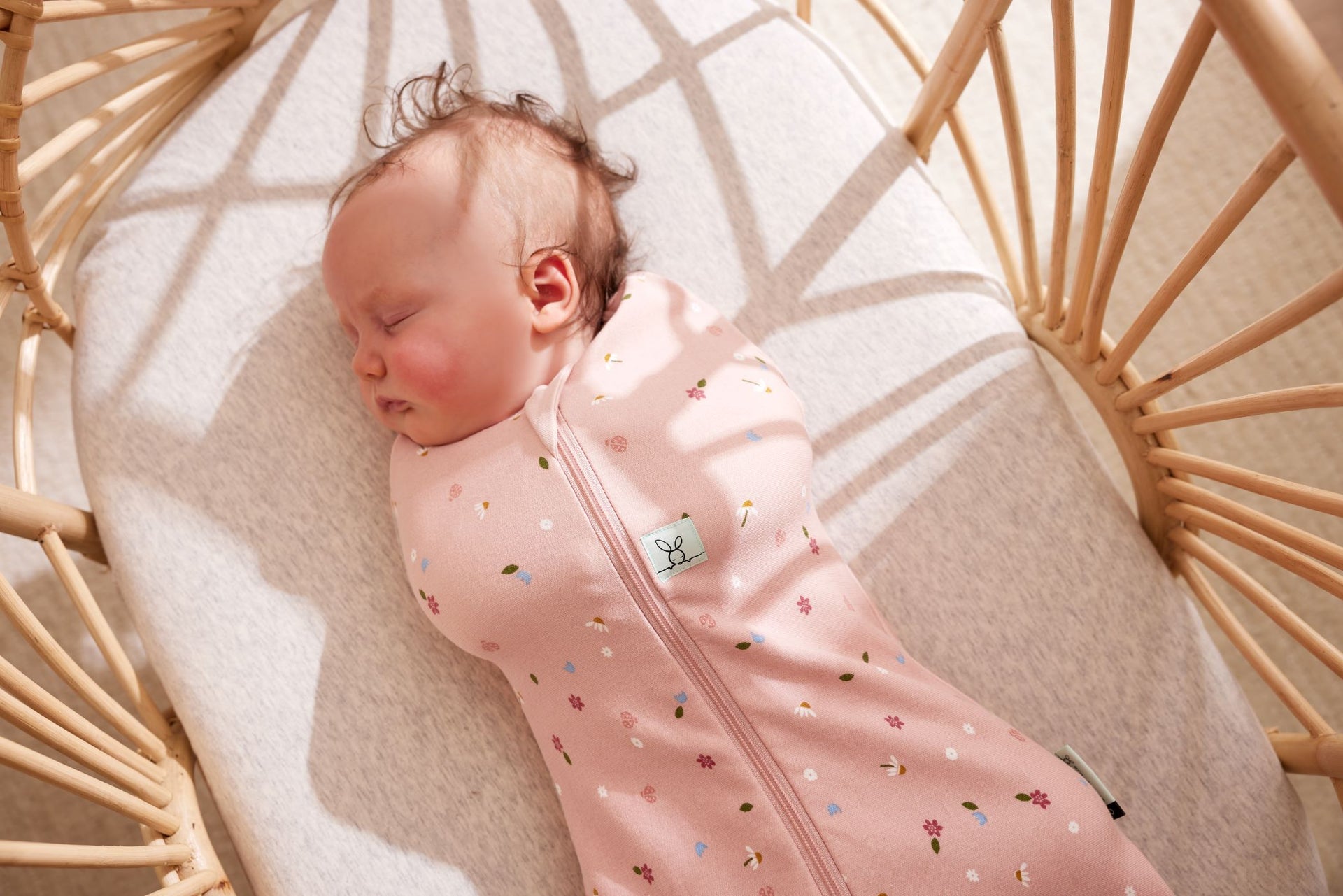 How to swaddle my baby? | Swaddling made simple with ergoPouch Cocoon ...